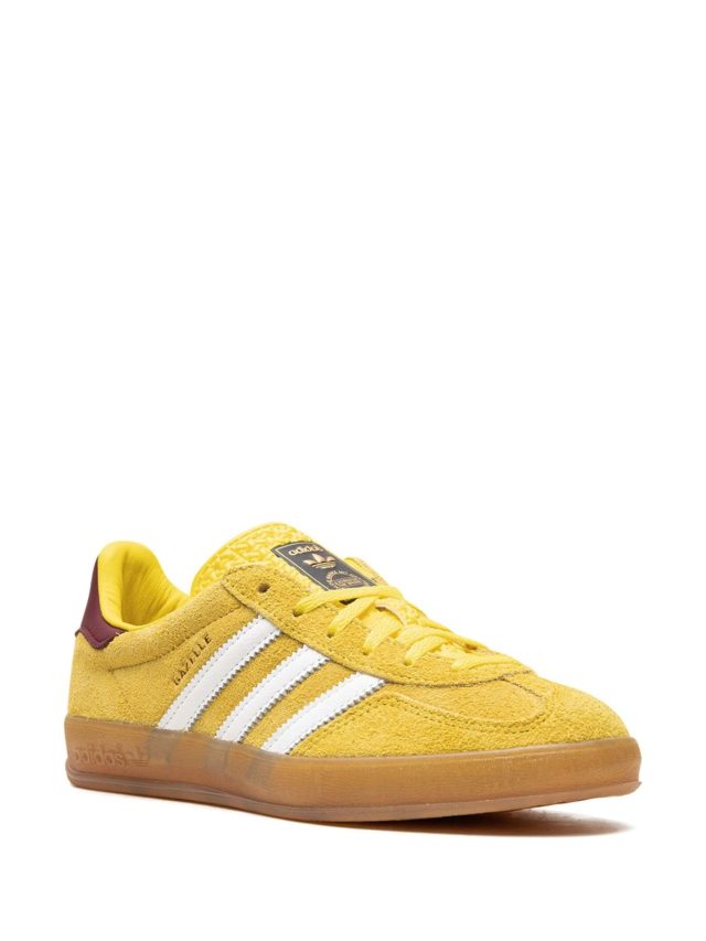 10 Ways To Wear Yellow Shoes For A Fun Pop Of Color