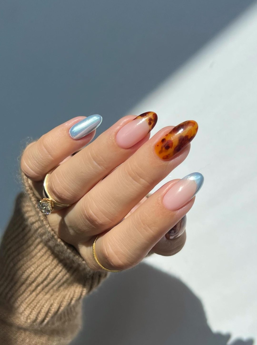 10 Chic Tortoiseshell Nails You'll Want To Wear This Season