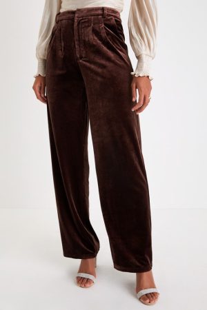 10 Outfits To Wear With Velvet Pants For Extra Smooth Looks | Chic ...