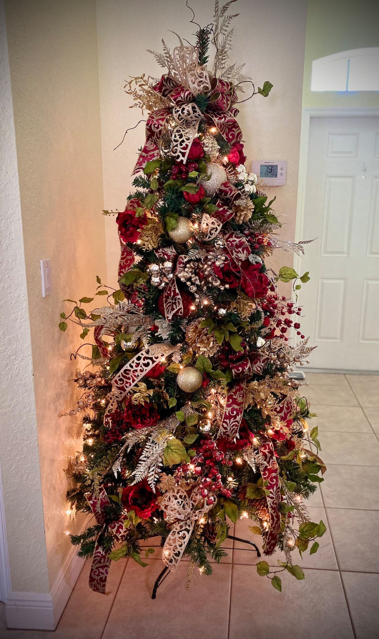 45 Elegant Christmas Tree Ideas Your Family Will Love