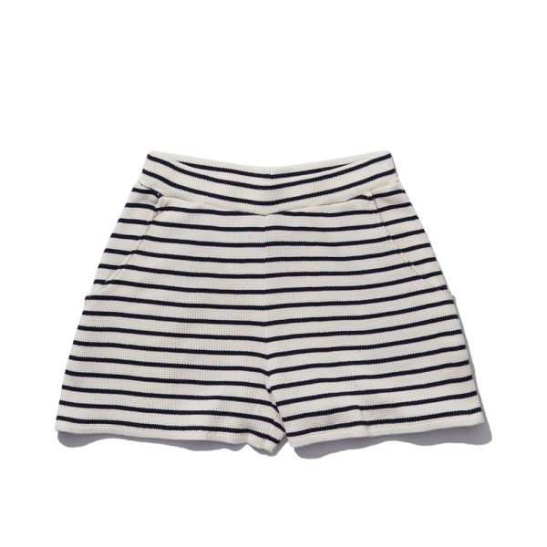 What To Wear With Striped Shorts: 8 Chic Outfits For Summer