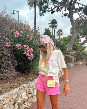 15 Ways To Wear Pink Shorts For A Fun, Playful Look