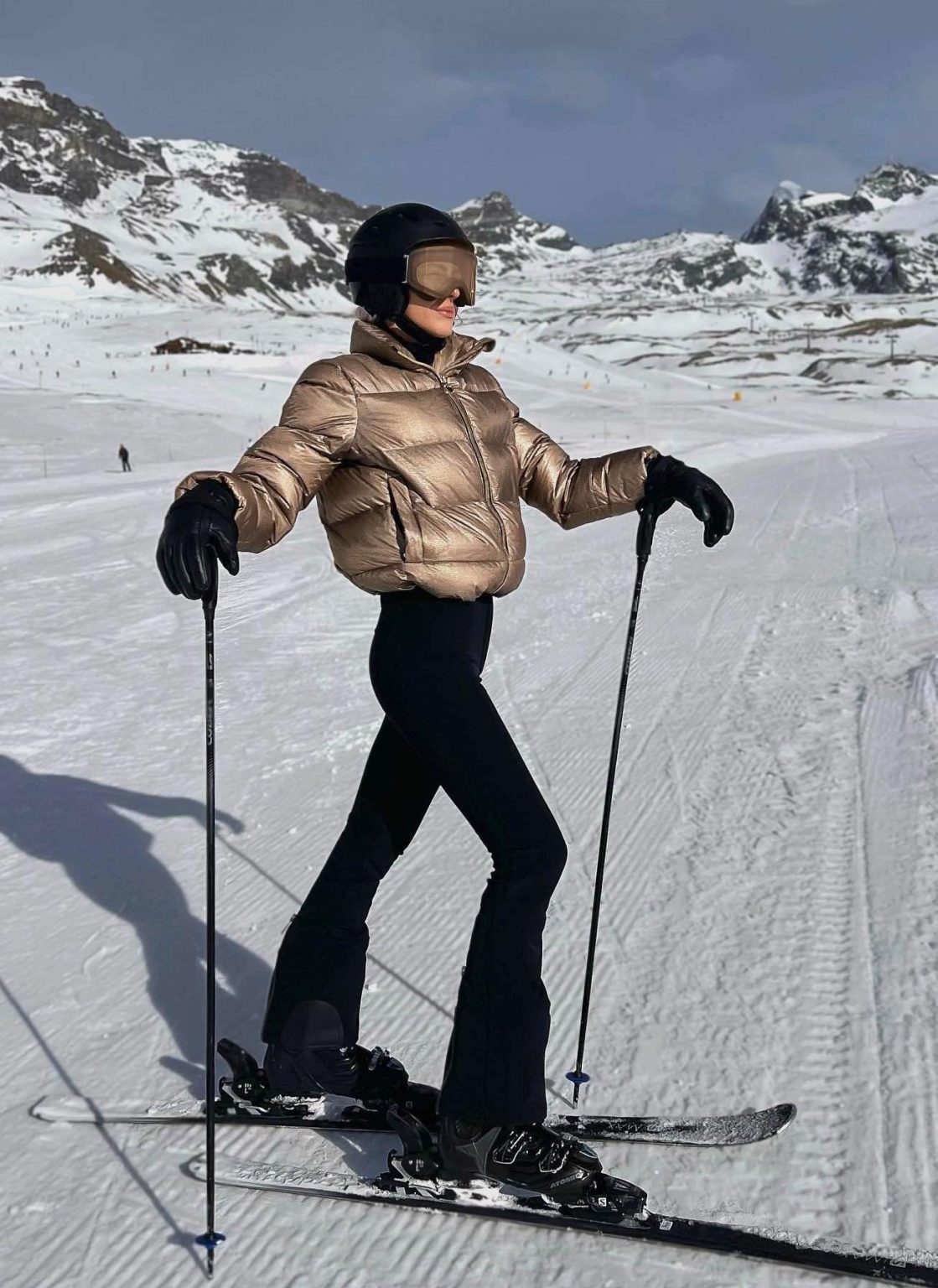 25 Chic Ski Outfits To Wear On The Slopes
